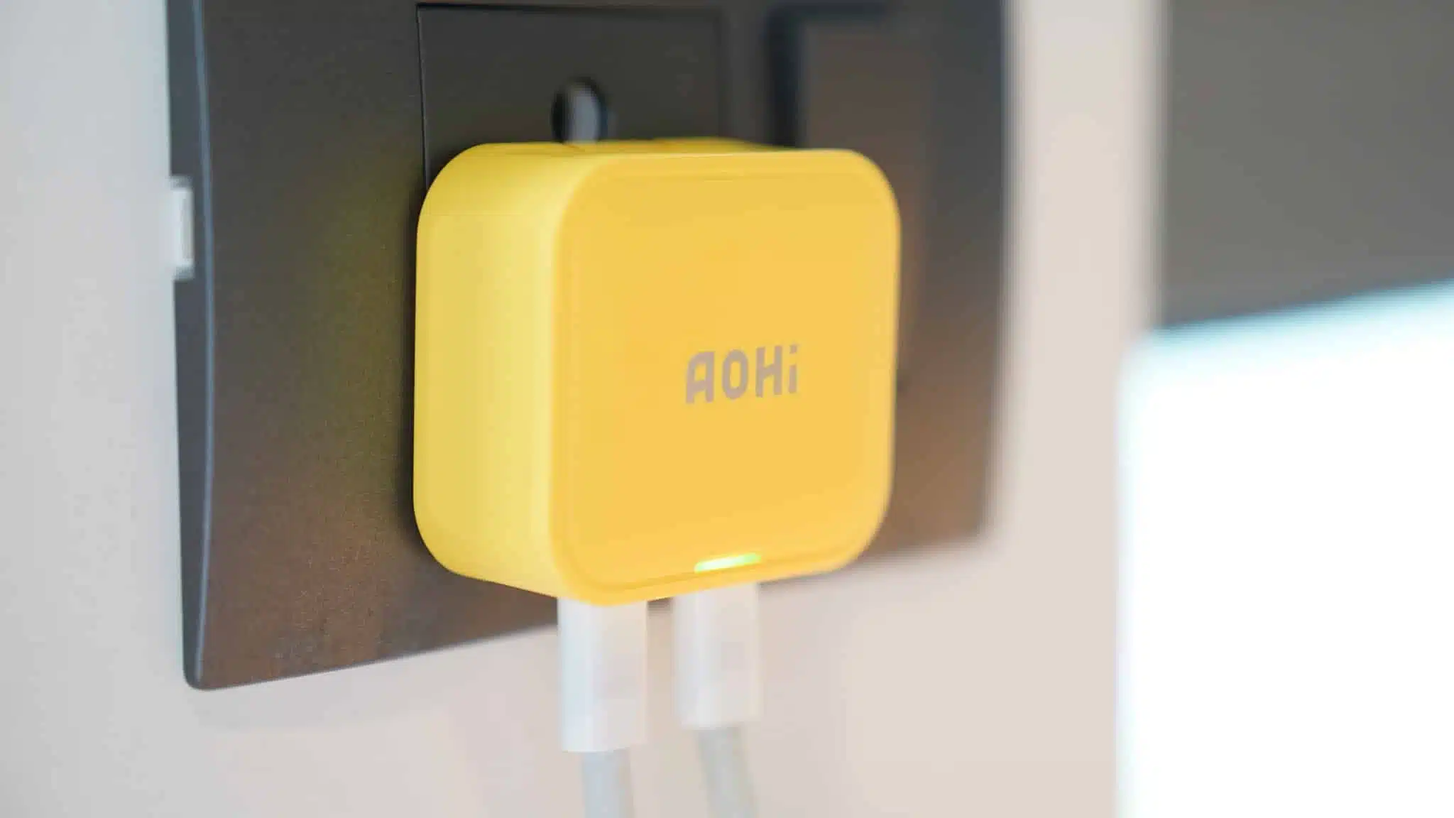 AOHI MagCube: Fast USB-C wall chargers (30W and 40W) - iGeeksBlog